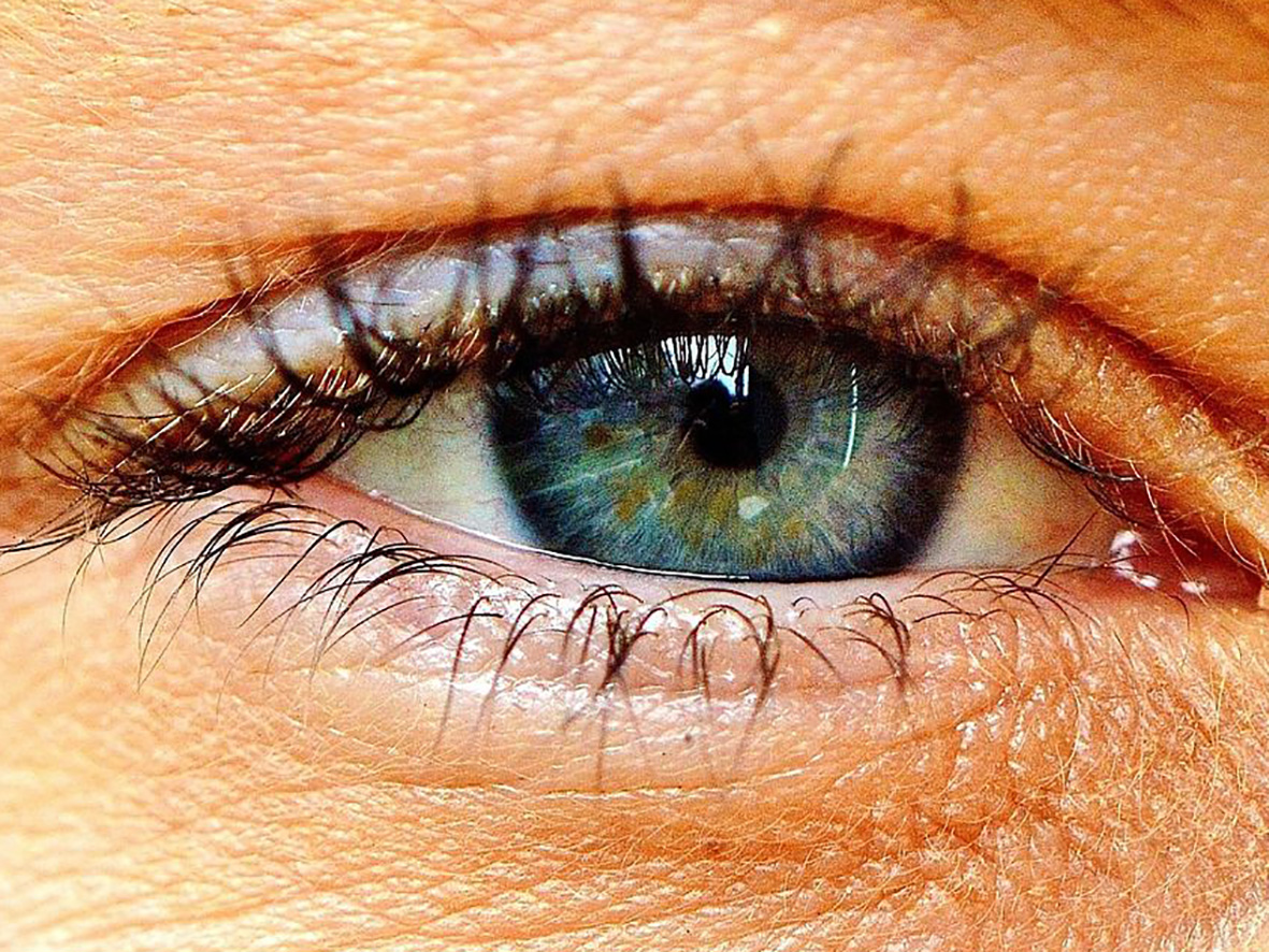 EssilorLuxottica übernimmt führende Ophthalmologie-Plattform von MidEuropa - EYECOM